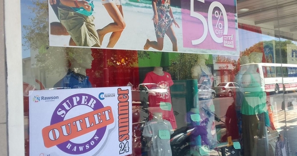 Para reponer mercadería, Rawson lanza un "superoutlet" con descuentos del 50%