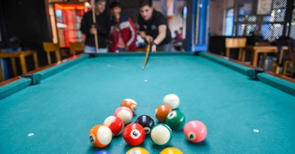 Aprender a jugar al pool en San Juan: un deporte que une generaciones
