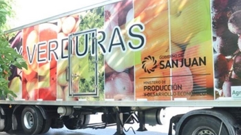 El camión de frutas y verduras llega a Capital